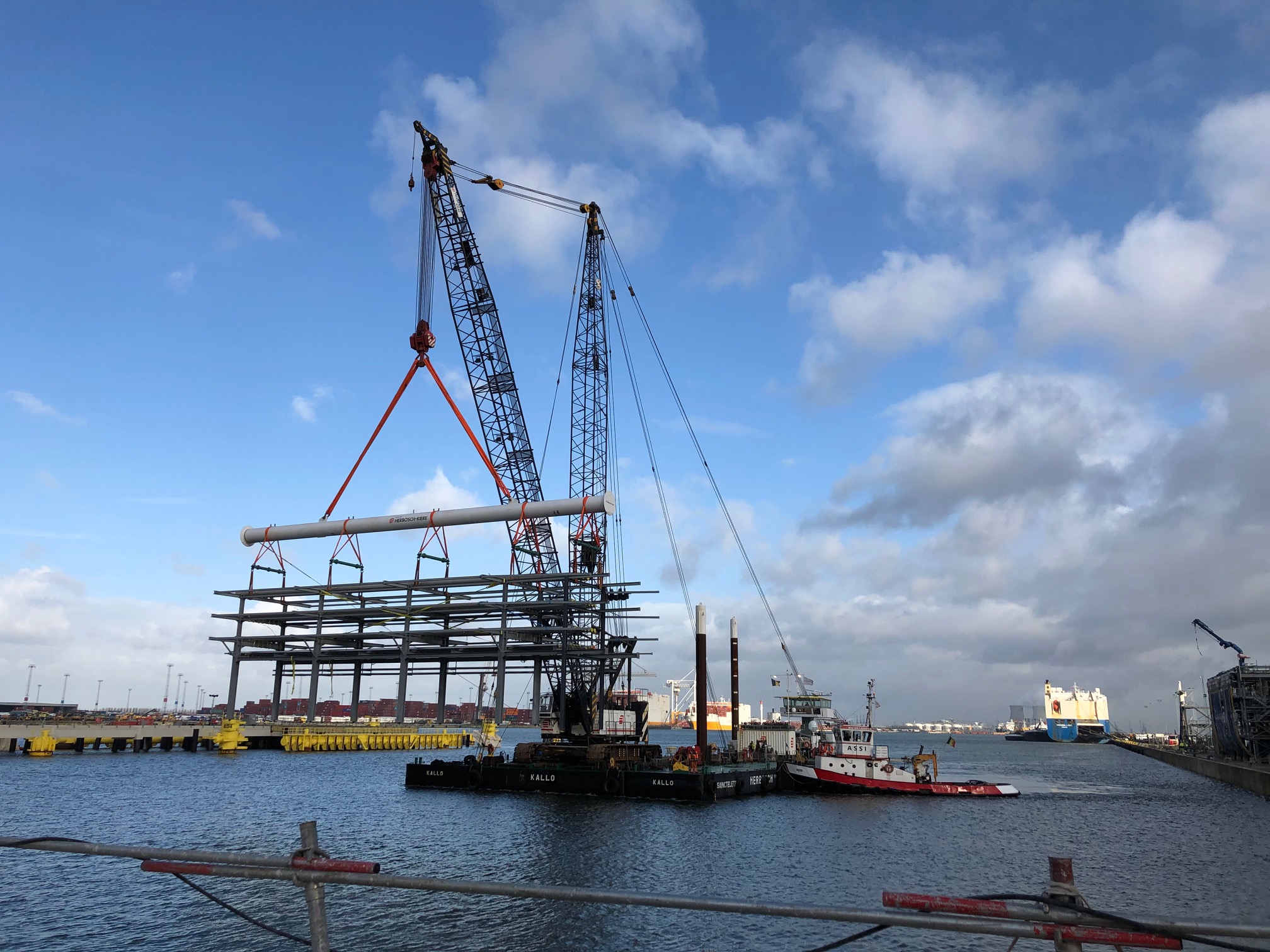 Hose-tower & piperack Vopak - Herbosch-Kiere