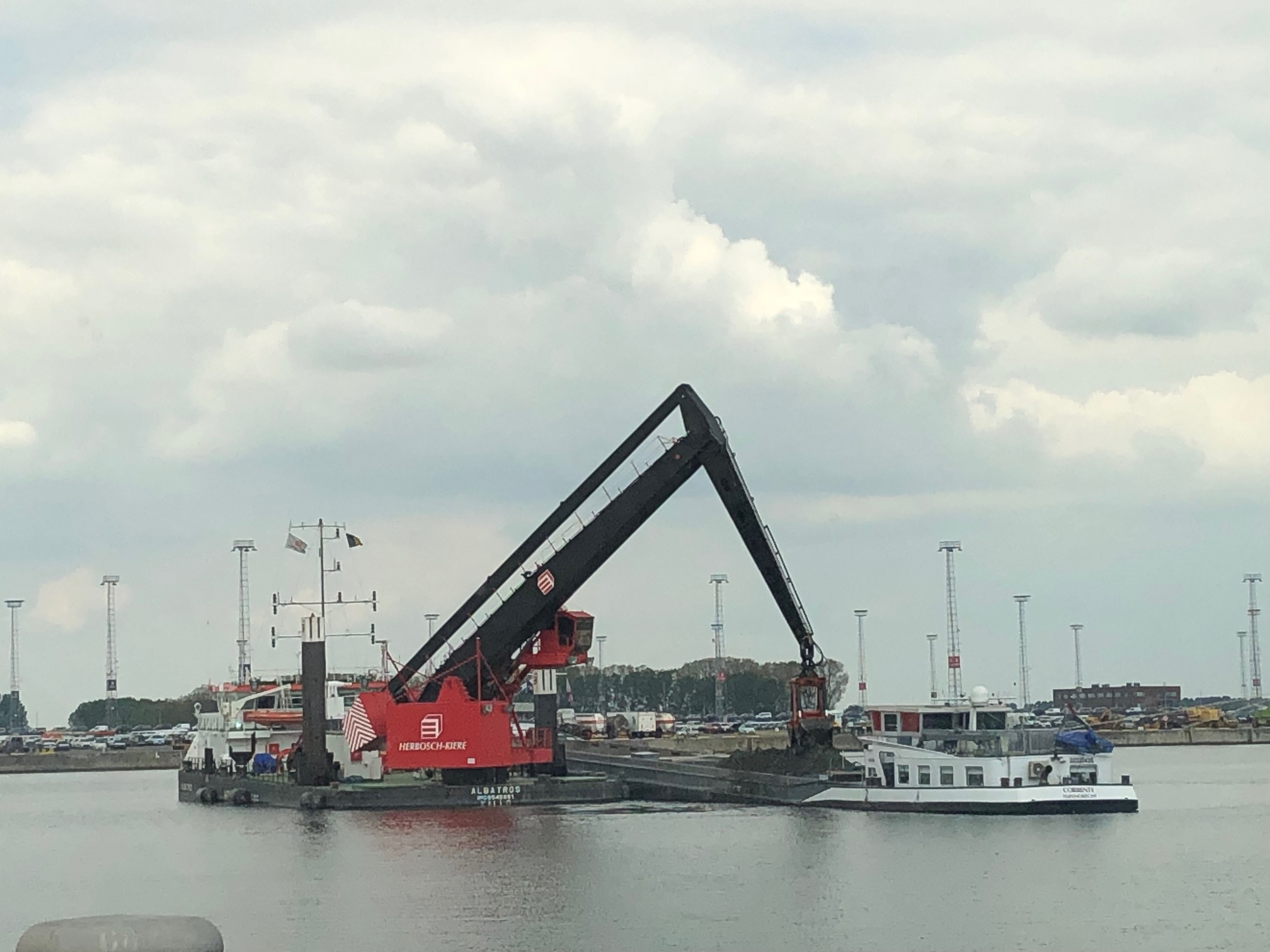 Dredging jetty Vopak - Herbosch-Kiere